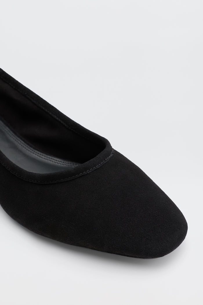 Kierna Suede Pumps in Black